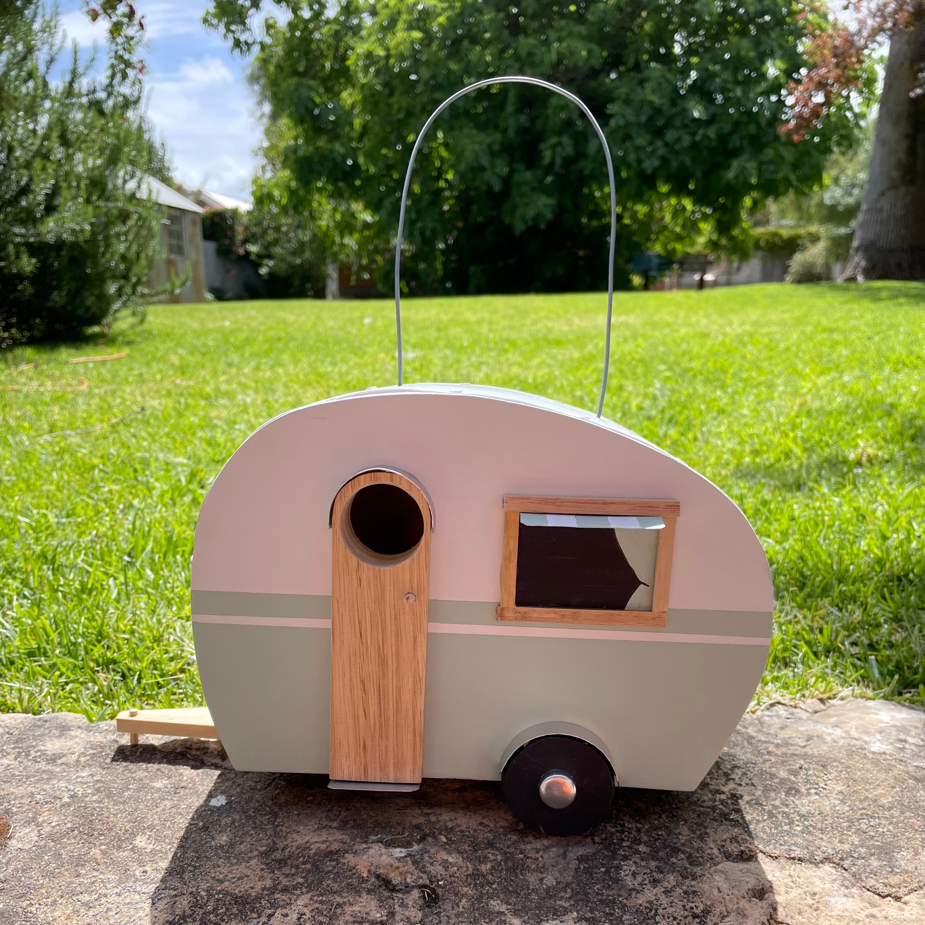 Retro Caravan Bird House Standard Green (Hanging) – Willunga Gallery